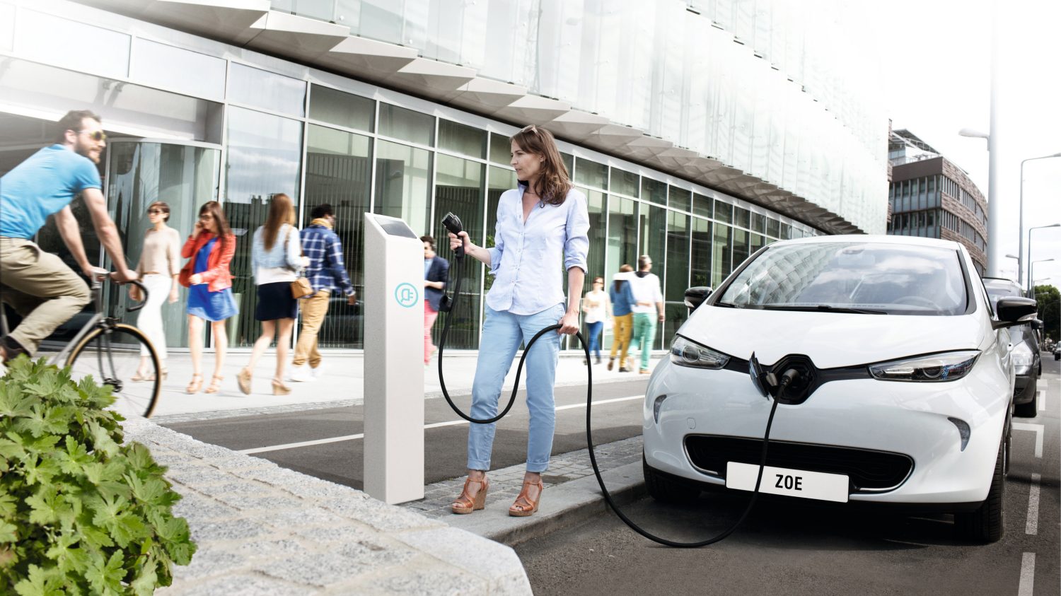 Renault Zoe EV Charging UK Investment | EV Performance