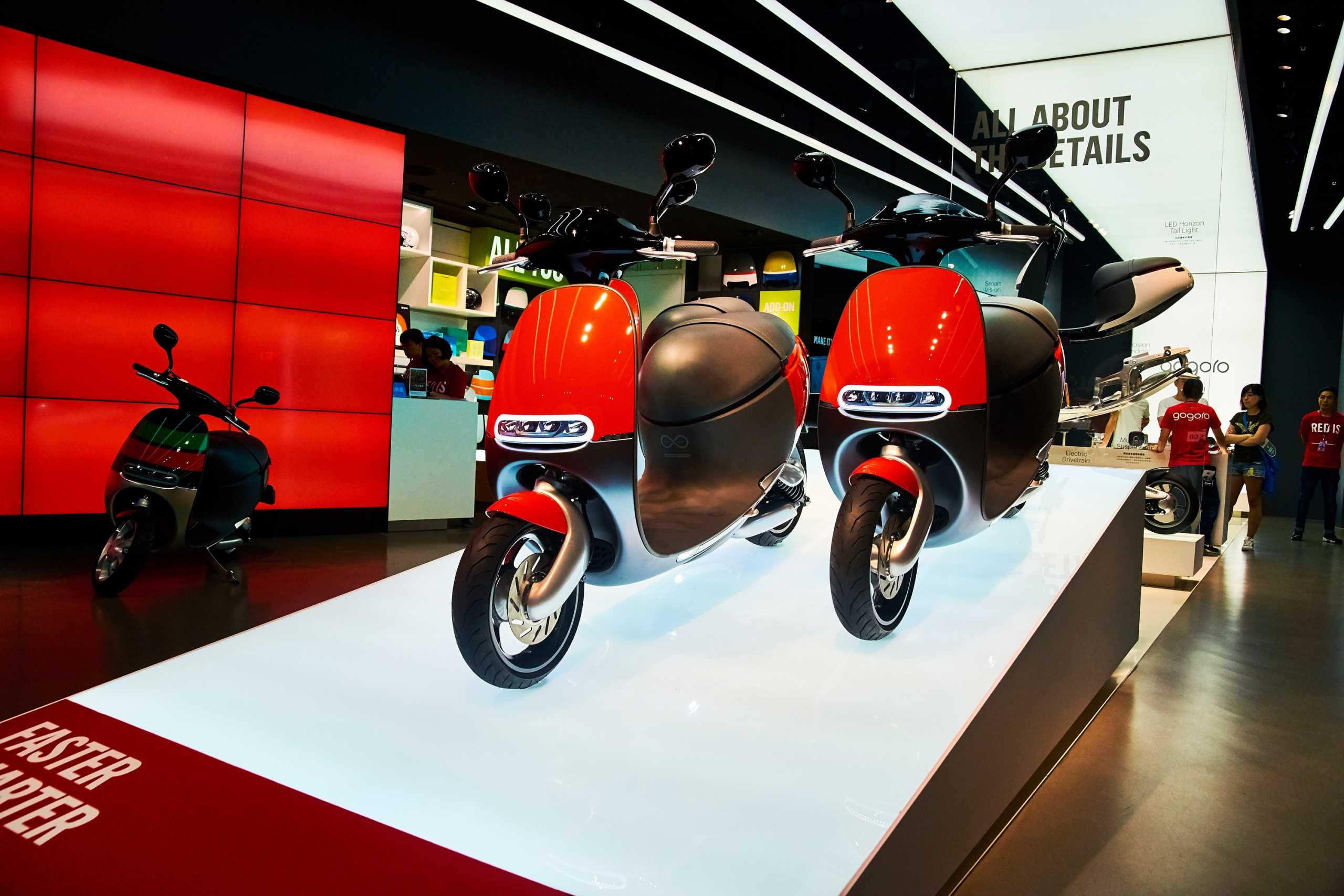 The Gogoro Smartscooter: Clever Tech Behind The Small-but-mighty EV ...