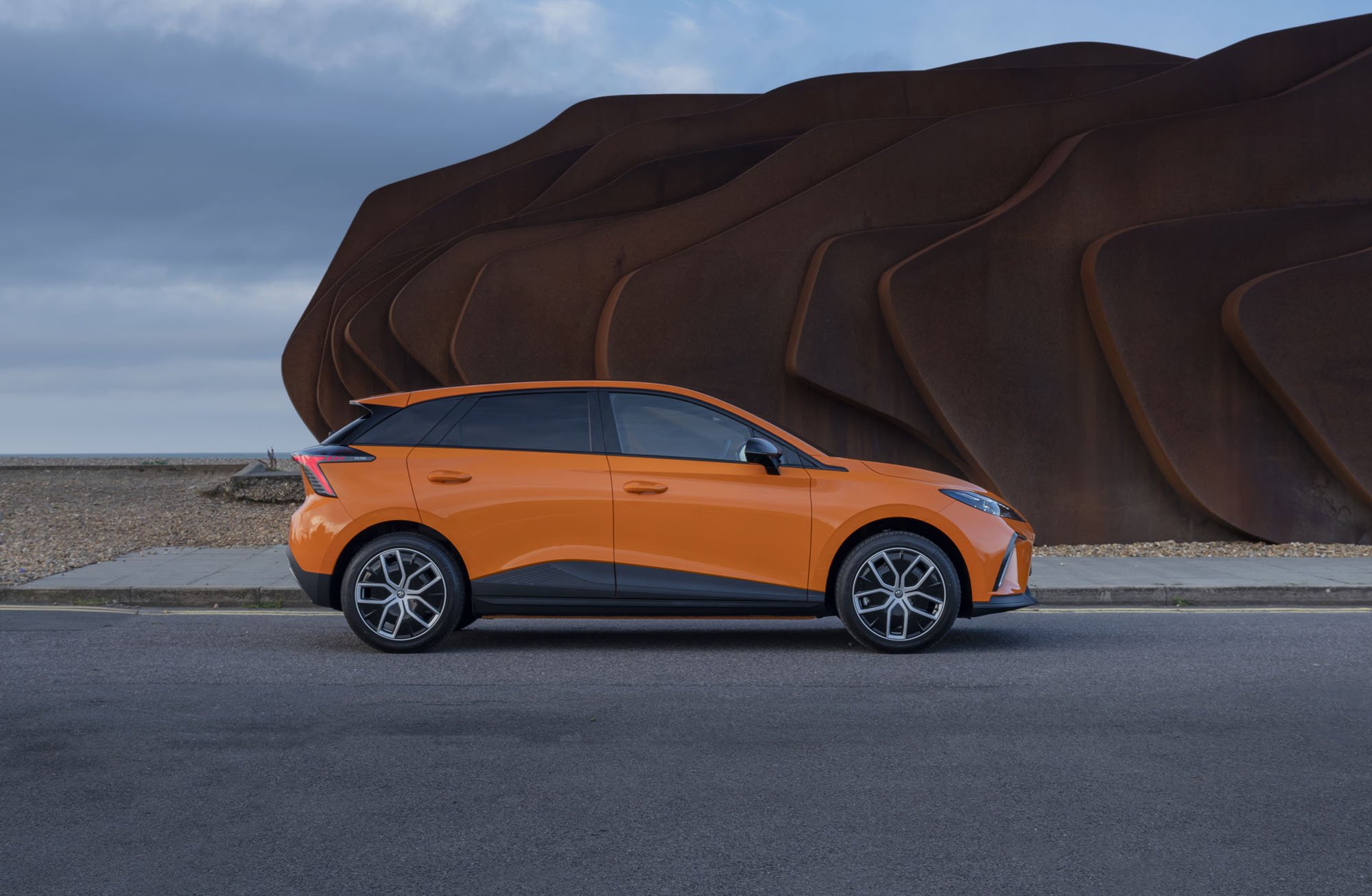 MG Unveils New MG4 EV Extended Range | EV Performance