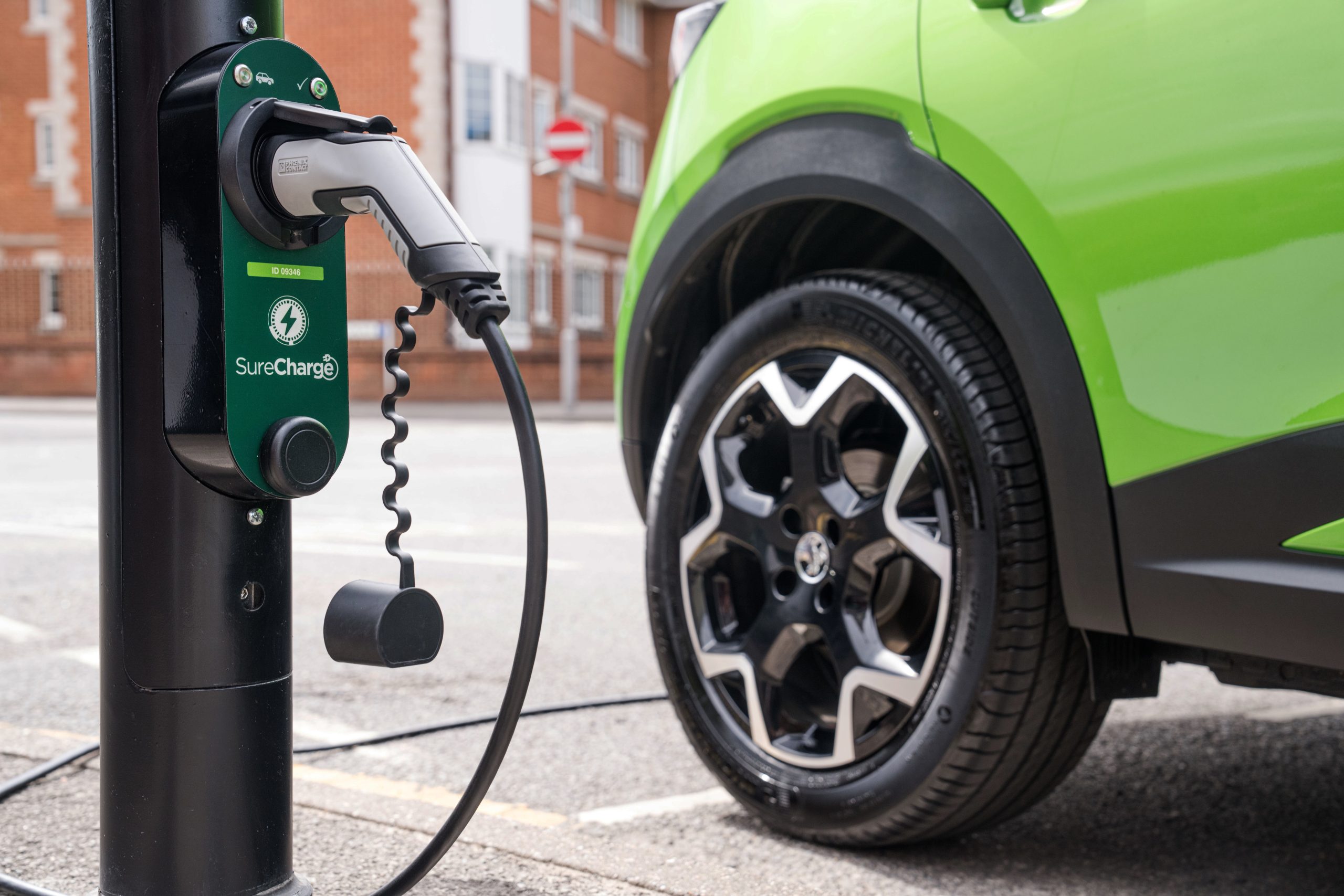 UK Residents Demand Ready-to-Use Electric Vehicle Charging Solutions On ...