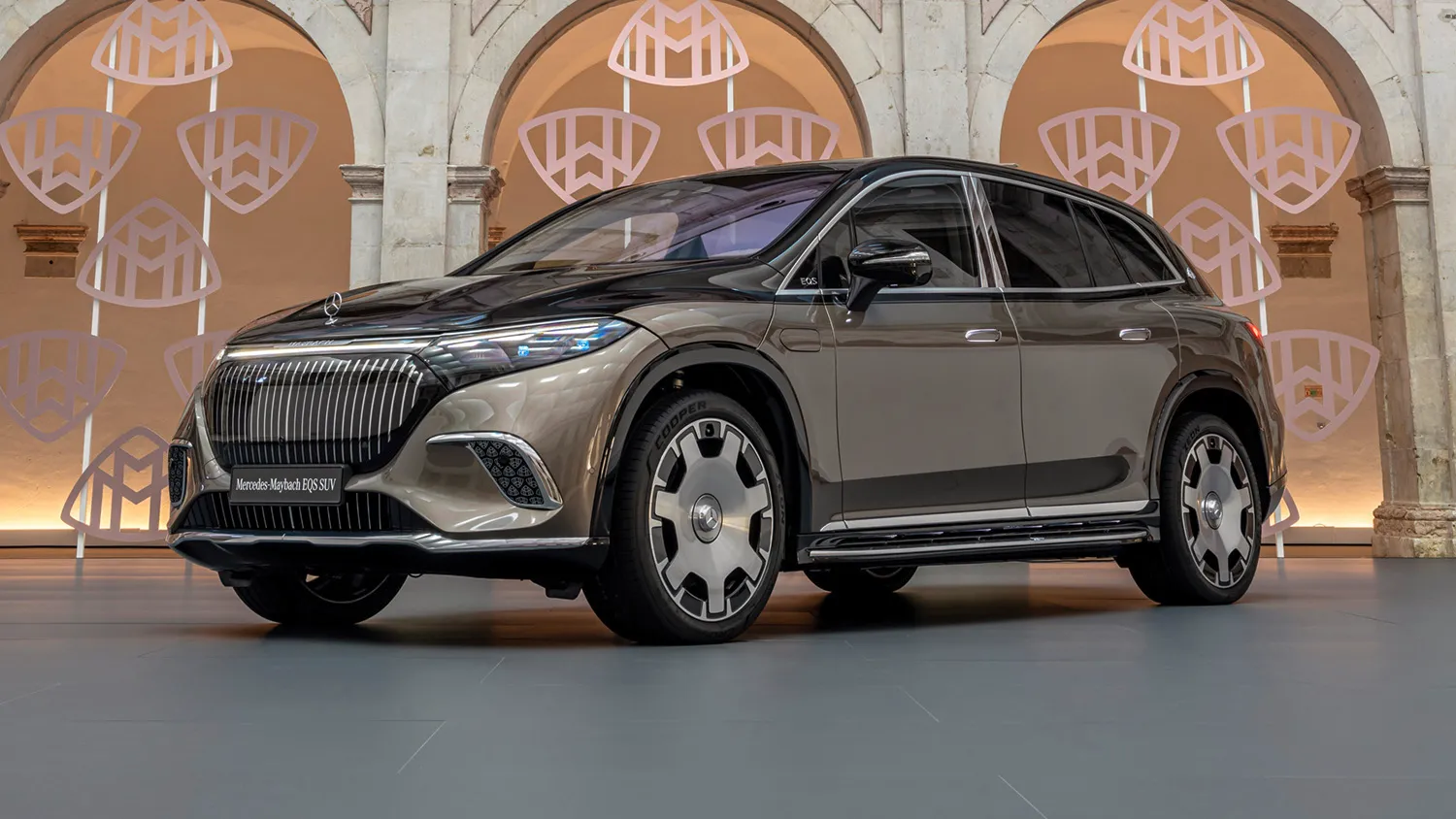 Mercedes Unveils First Ever Electric Maybach, An EQS SUV Spin-off | EV ...